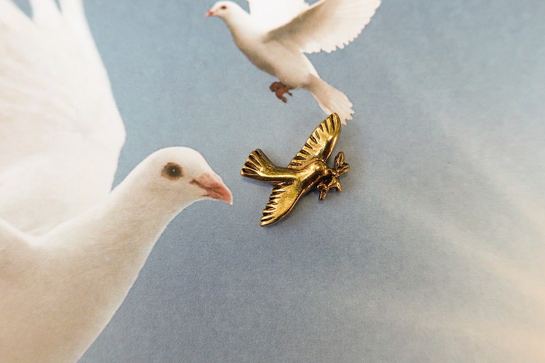 Dove Gold Dipped Pewter Lapel Pin - CC424G- Unity, Peace, Dove, Pigeon ...