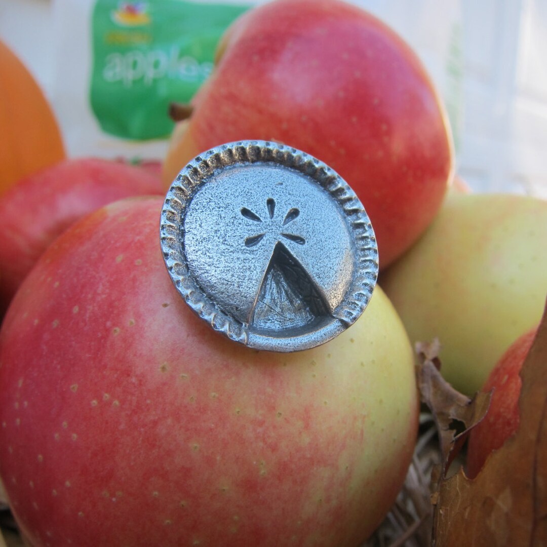 Pie Lapel Pin - CC266- Baking Pins- Baker Gifts- Apple Pie - Etsy