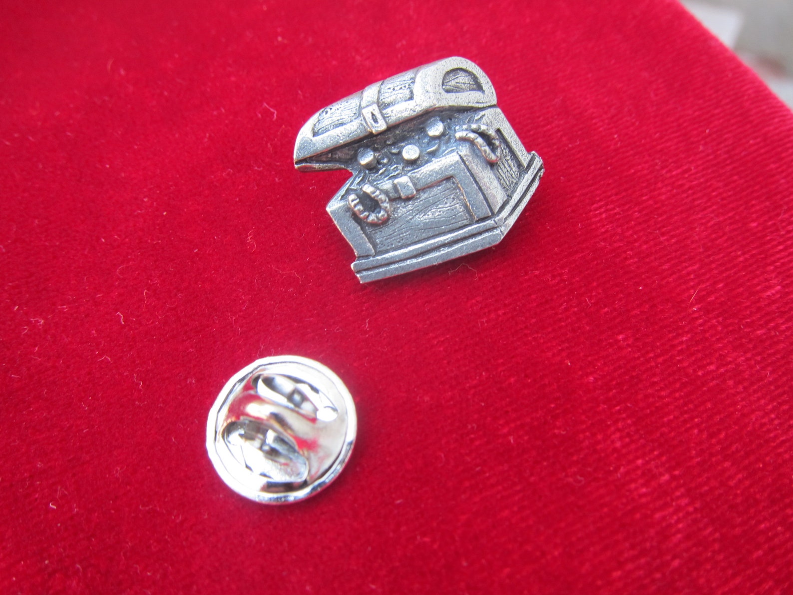 Treasure Chest Lapel Pin CC587 Treasure Jewels and Pirate | Etsy