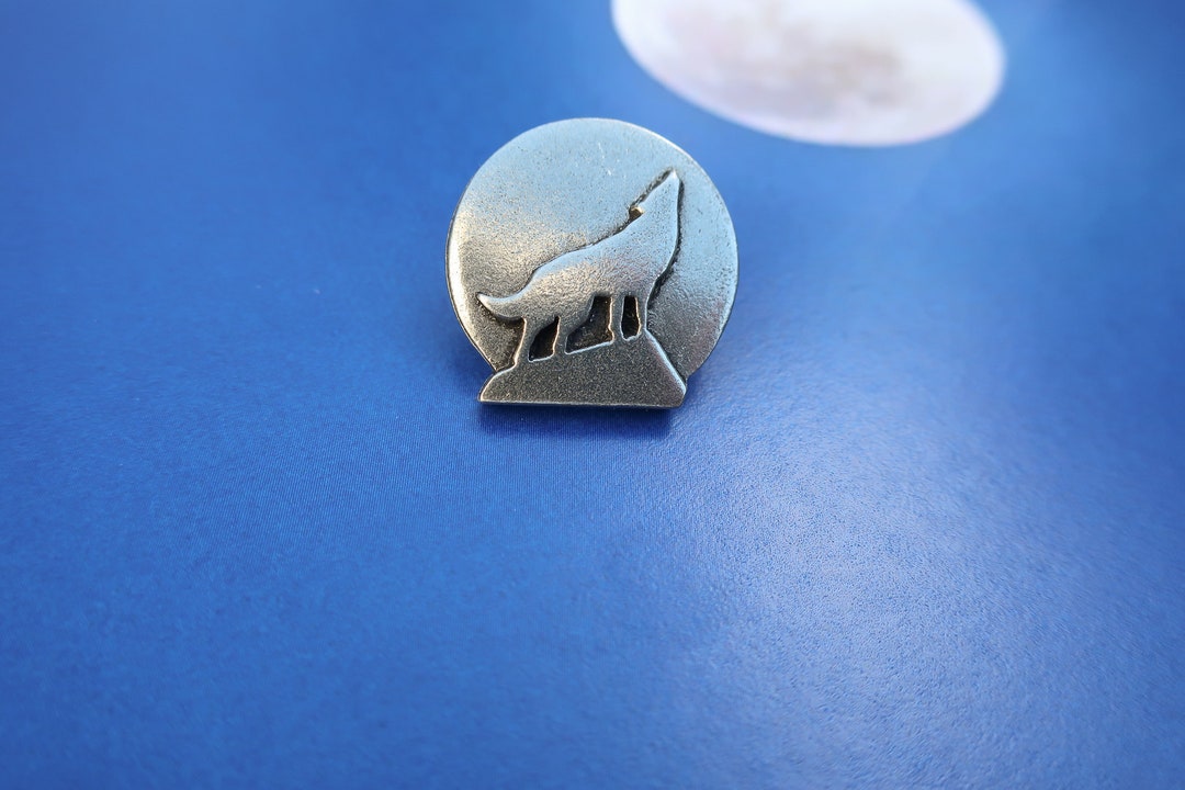 Howling Wolf Pewter Lapel Pin- CC657- Wolf, Wolves, Coyotes, Full Moon ...