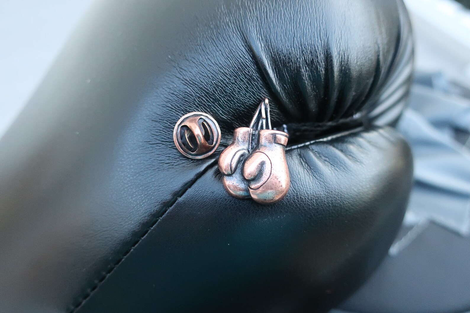 Boxing Gloves Copper Dipped Pewter Lapel Pin CC274C Boxing, Boxer ...