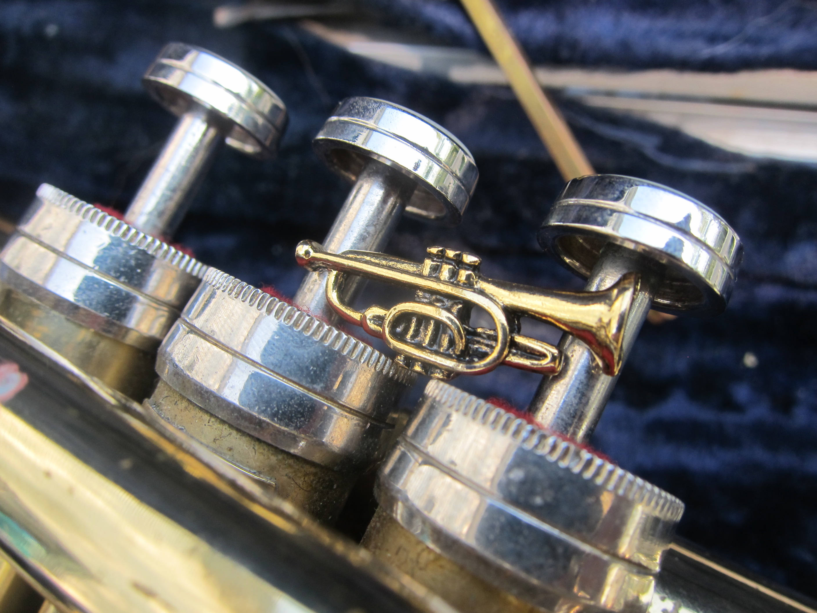 Gold Trumpet Lapel Pin-cc137g- Music Teacher, Musical Instruments, Band ...