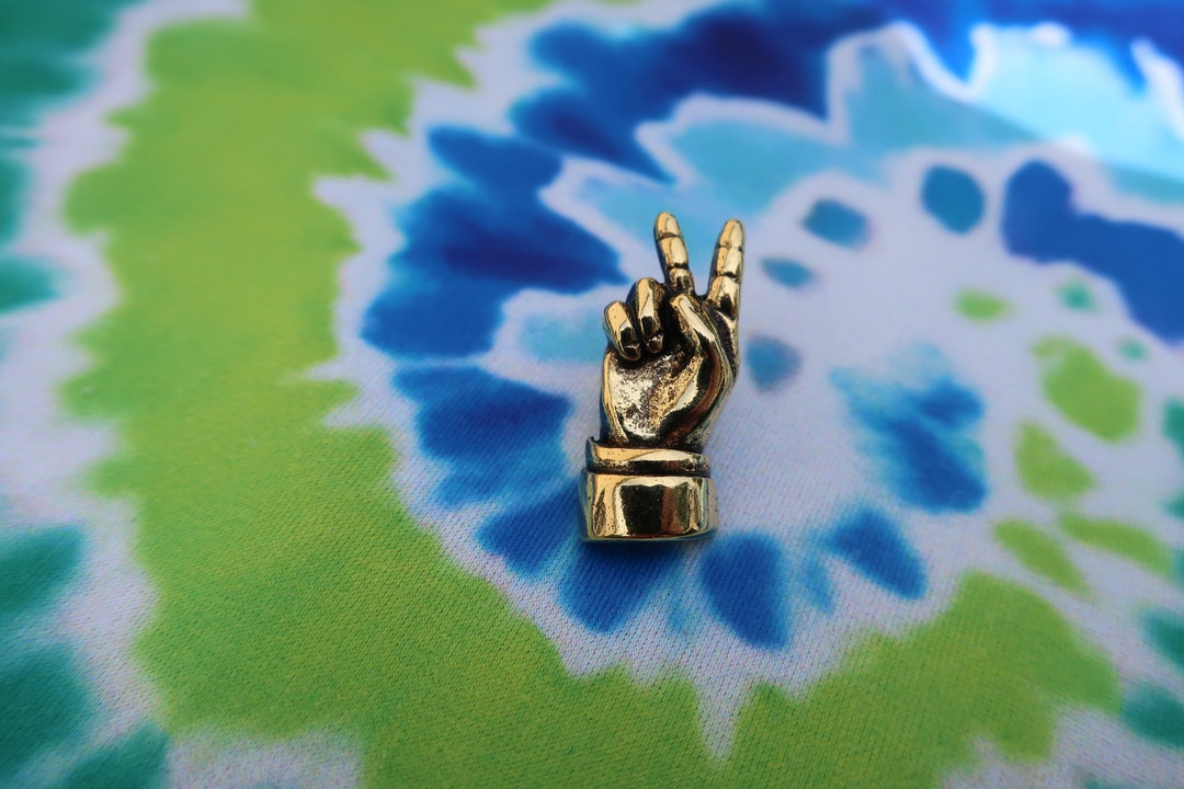 Gold Peace Hand Sign Lapel Pin- CC187G- Peace, Hippie, and Sign ...