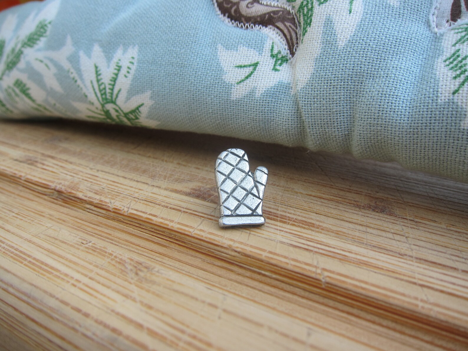 Oven Mitt Lapel Pin CC196 Culinary and Kitchen Pins and - Etsy