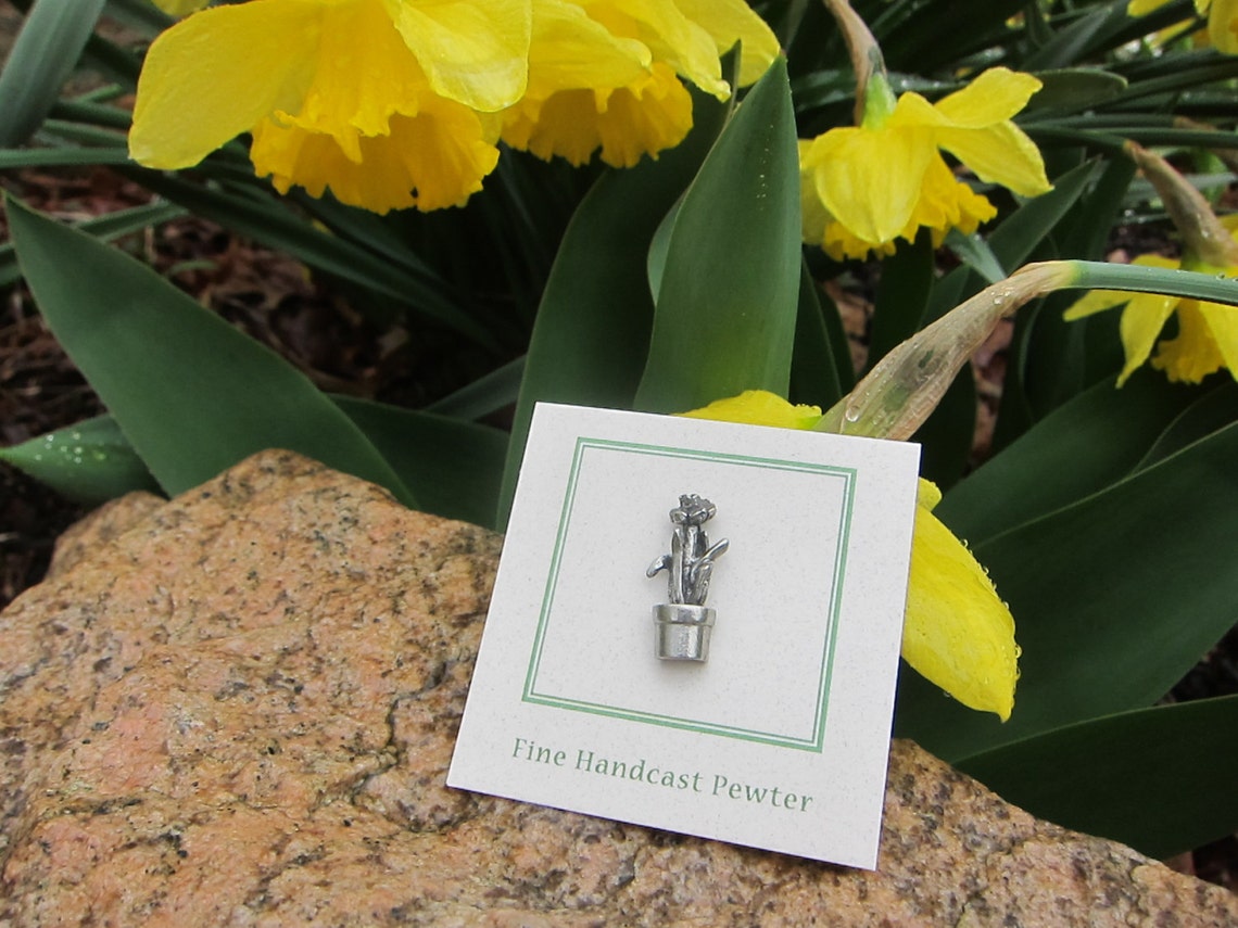 Daffodil Lapel Pin CC216 Flowers Gardening and Spring - Etsy