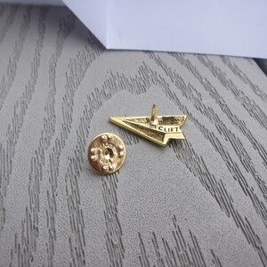 Gold Paper Airplane Lapel Pin- CC634G- Paper Plane, Aero Plane, Glider ...