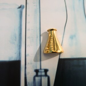 Gold Flask Lapel Pin- CC296G- Science and Laboratory Pins for ...