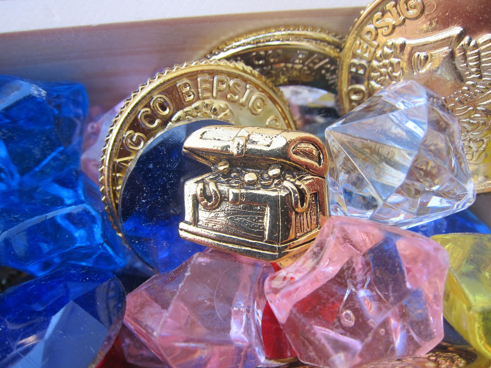 Gold Treasure Chest- CC587G- Treasure, Jewels, and Pirate Pins - Etsy