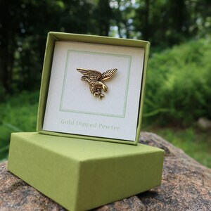 Gold Falcon Lapel Pin- CC168G- Falcon, Birds, and Wildlife Pins - Etsy