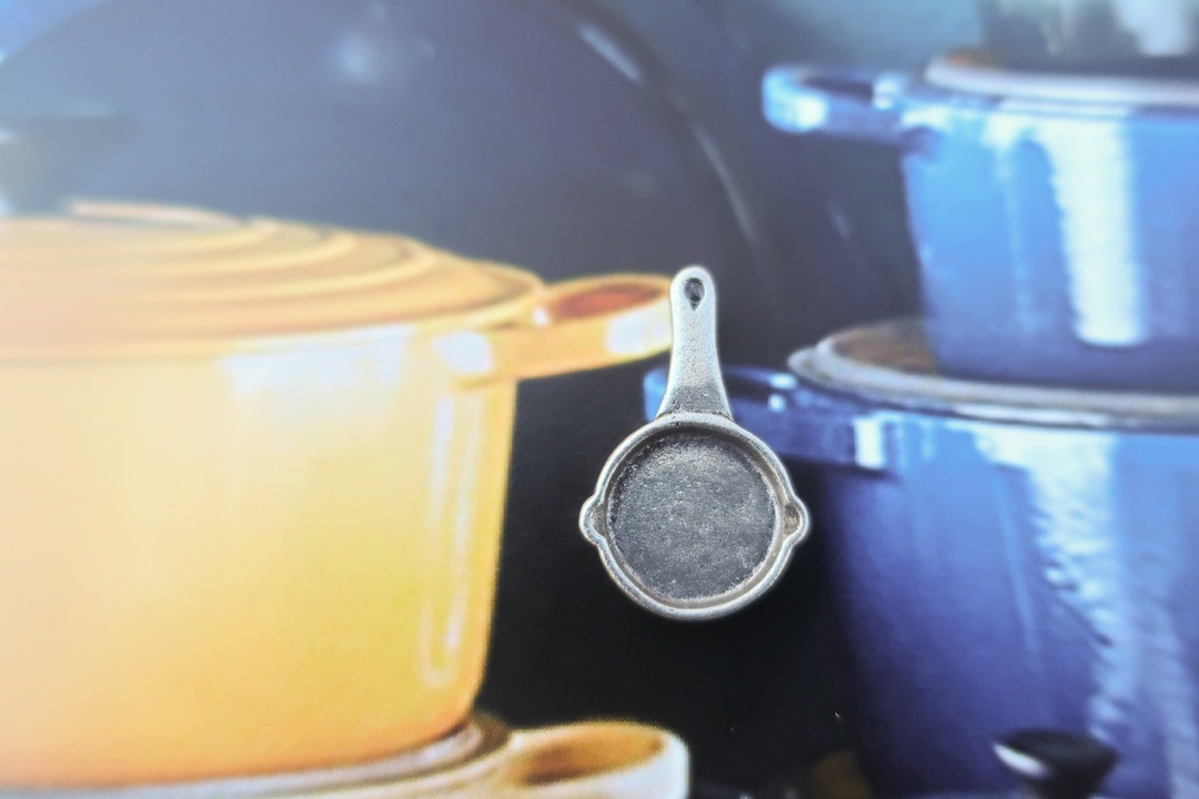 Frying Pan Lapel Pin - CC145- Frying Pan, Pan, Cooking, Kitchen, Chef ...