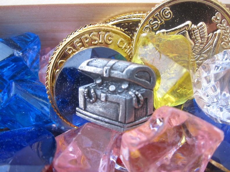 Treasure Chest Lapel Pin- CC587- Treasure, Jewels, and Pirate Pins - Etsy