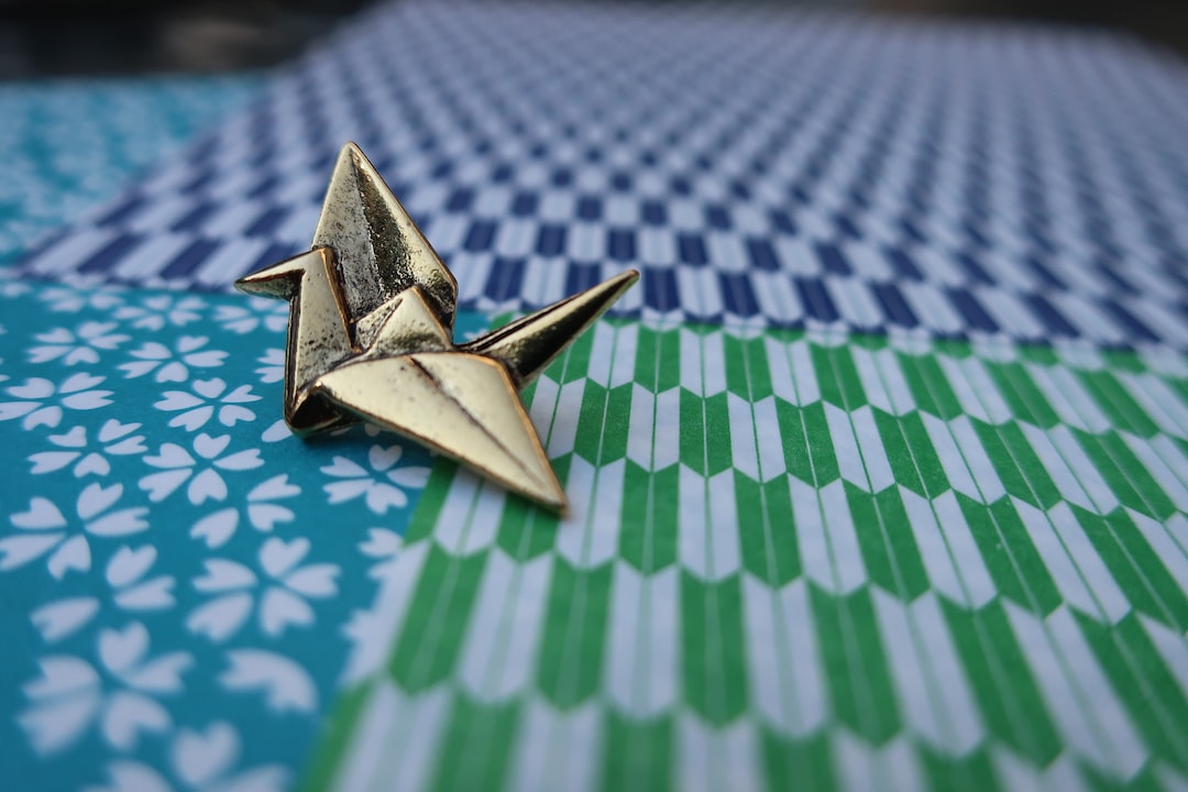 Gold Origami Crane- CC633G- Origami, Japanese, Sebanzuru, and Paper ...