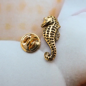 Seahorse Gold Dipped Pewter Lapel Pin - CC589G - Aquarium, Marine, and ...