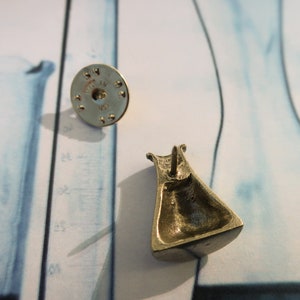 Flask Lapel Pin - CC296- Science and Laboratory Pins for Scientists ...