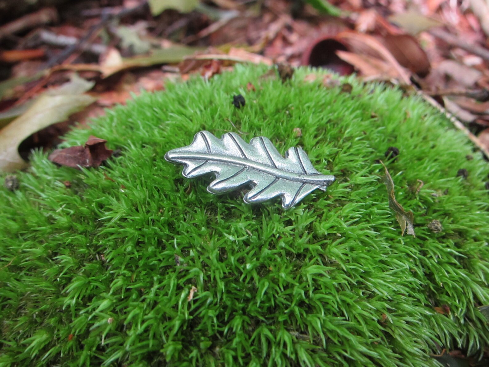 Oak Leaf Lapel Pin- CC485- Nature, Hiking, Foliage and Tree Lapel Pins ...