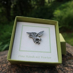 Falcon Lapel Pin - CC168- Falcon, Hawk, Eagle, Peregrine Falcon ...