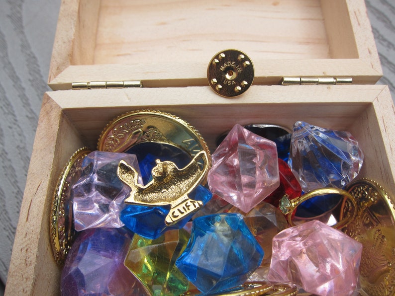 Gold Lamp of Learning Lapel Pin- CC507G- Oil Lamp, Genie Lamp, Academia ...