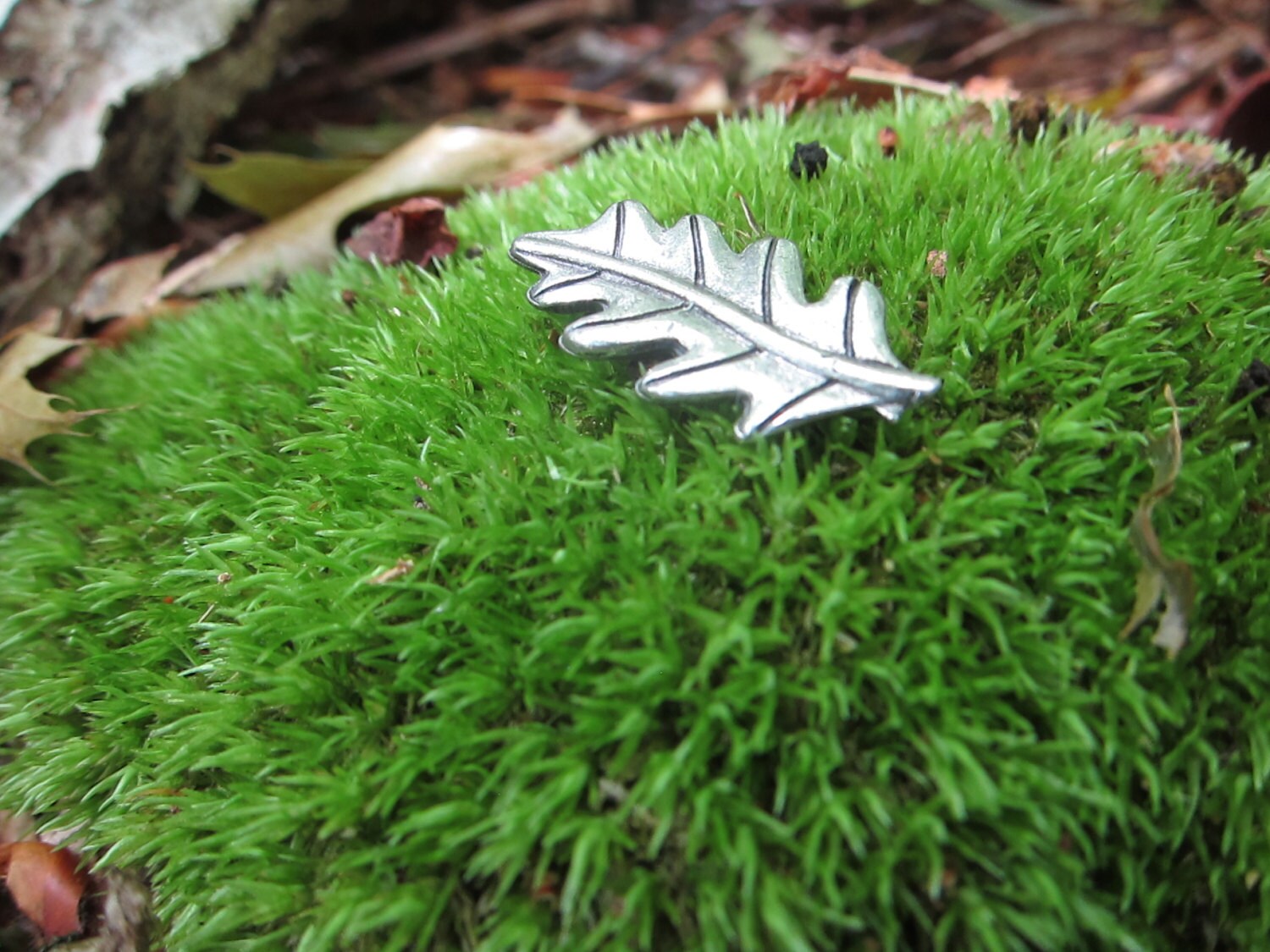 Oak Leaf Lapel Pin- CC485- Nature, Hiking, Foliage and Tree Lapel Pins ...