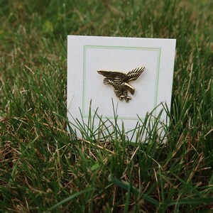 Gold Falcon Lapel Pin- CC168G- Falcon, Birds, and Wildlife Pins - Etsy
