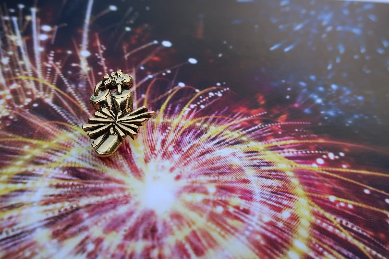 Gold Dynamite Lapel Pin- CC567G- Firecrackers, Fireworks, TNT, Dynamite ...