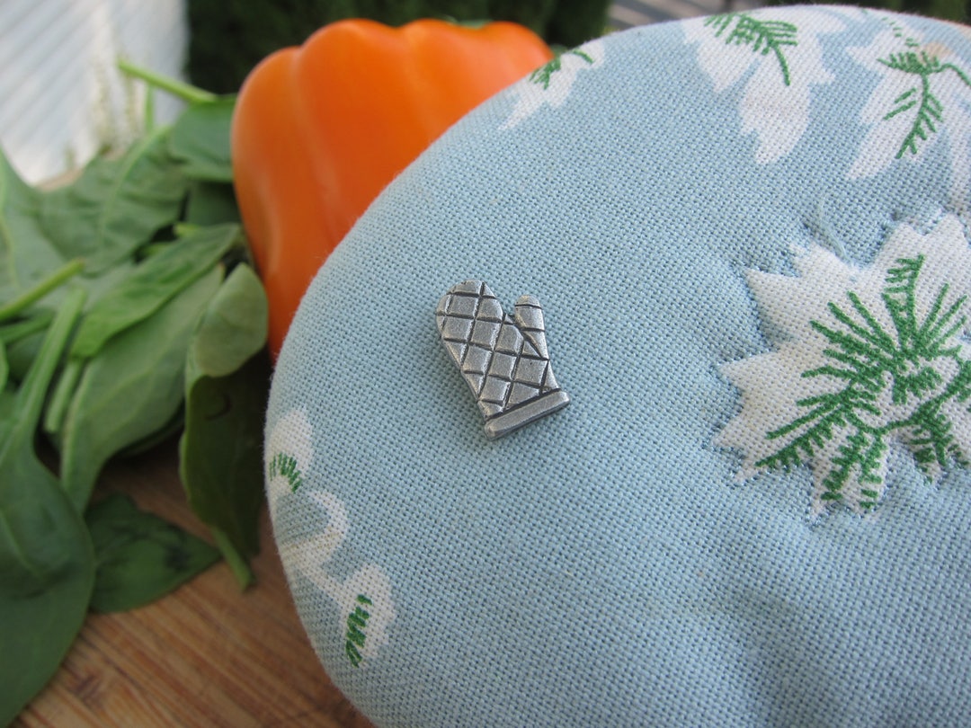 Oven Mitt Lapel Pin - CC196- Culinary and Kitchen Pins and Gifts - Etsy