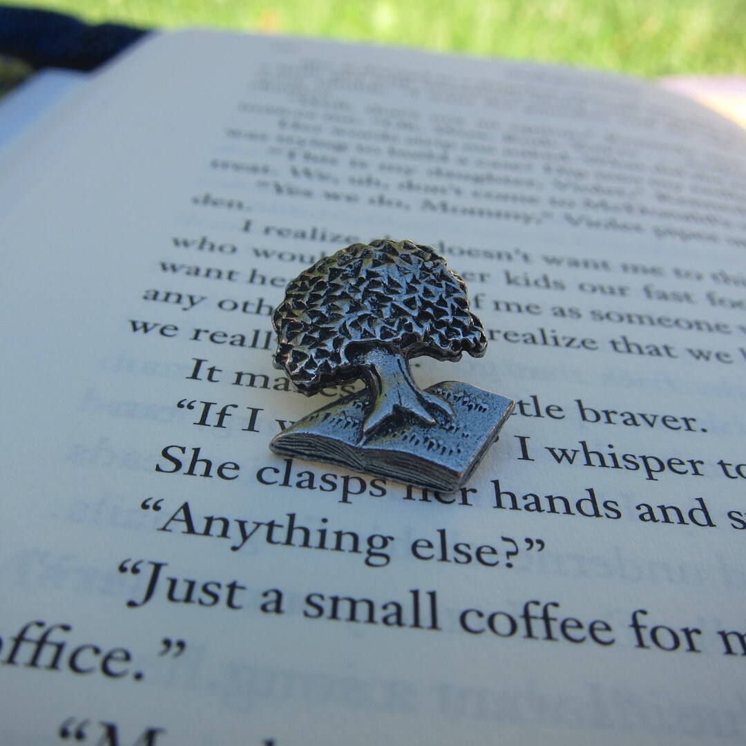 Tree of Knowledge Lapel Pin - CC558- Reading, Literature, and Education ...