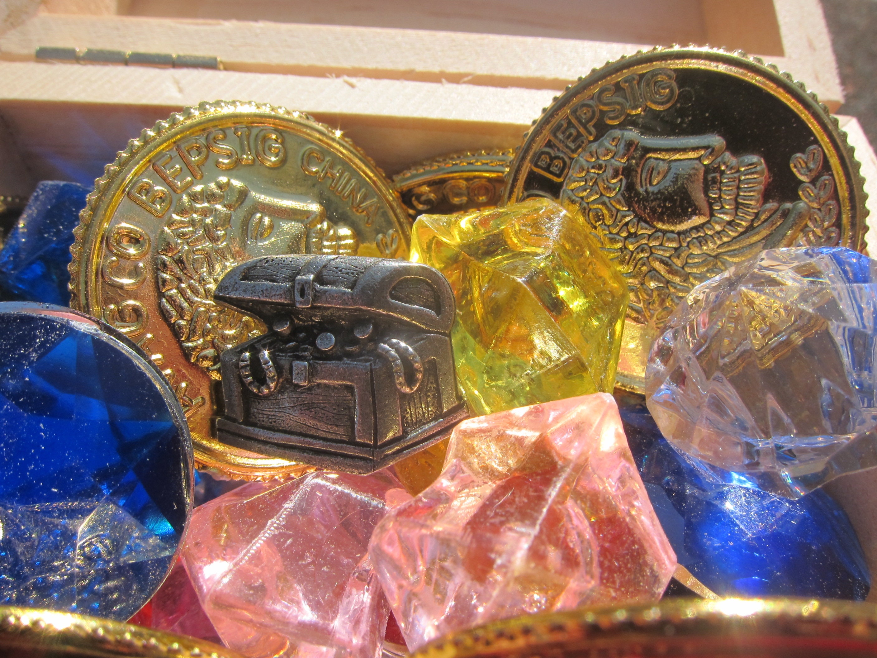 Treasure Chest Lapel Pin CC587 Treasure Jewels and Pirate - Etsy