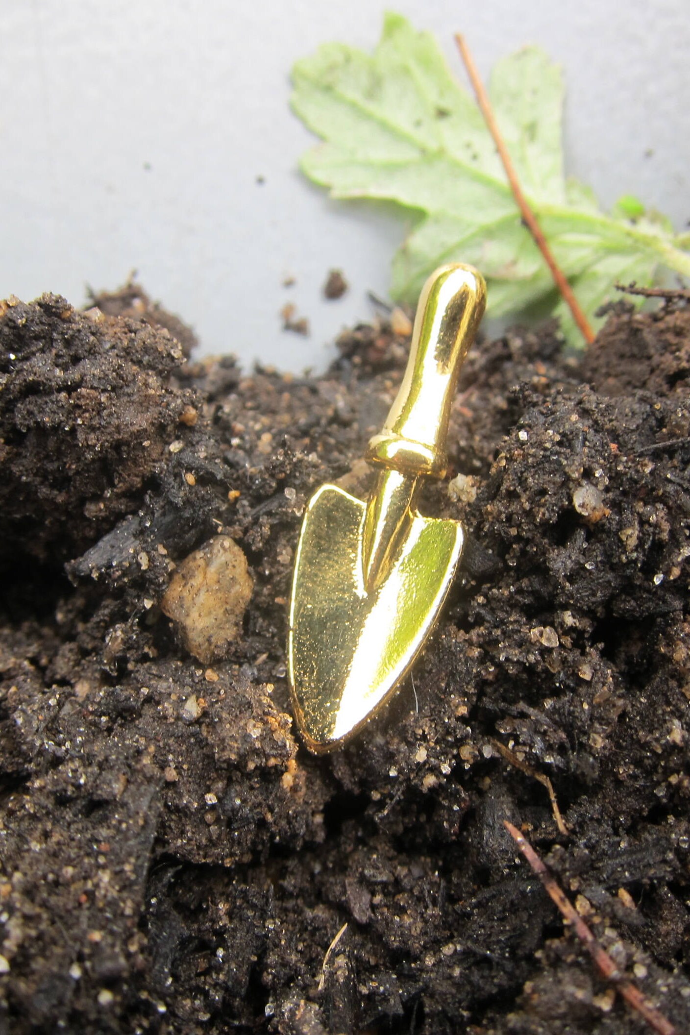 Gold Trowel Lapel Pin- CC155G- Gardening Tool Pins for Gardeners, Green ...