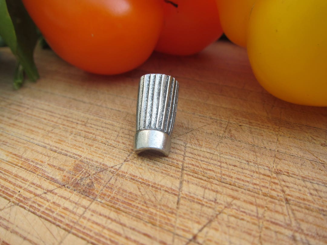 Chef Toque Lapel Pin - CC347- Culinary and Kitchen Pins and Gifts- Chef ...