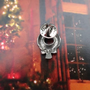Wreath Lapel Pin- CC311- Wreath, Winter, Holiday, and Christmas Pins - Etsy