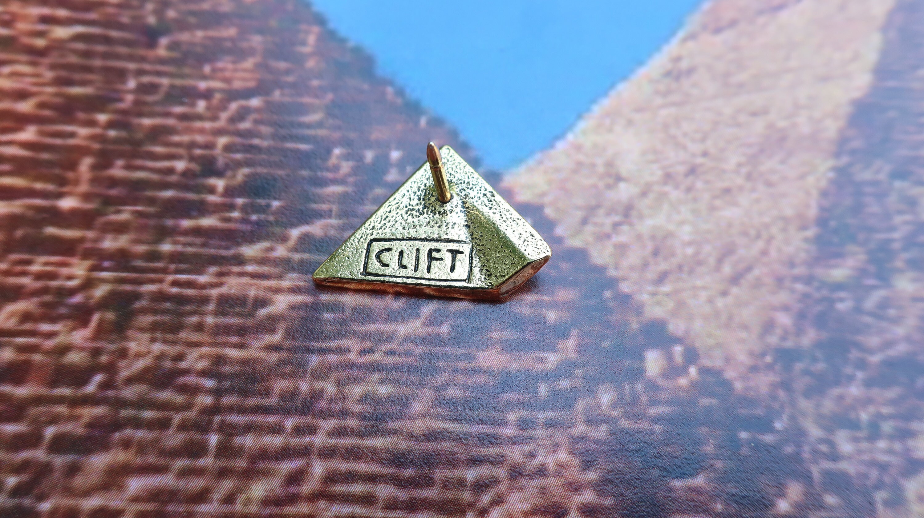 Pyramid Gold Dipped Pewter Lapel Pin - CC550G- Egyptian Pyramids- Greek ...