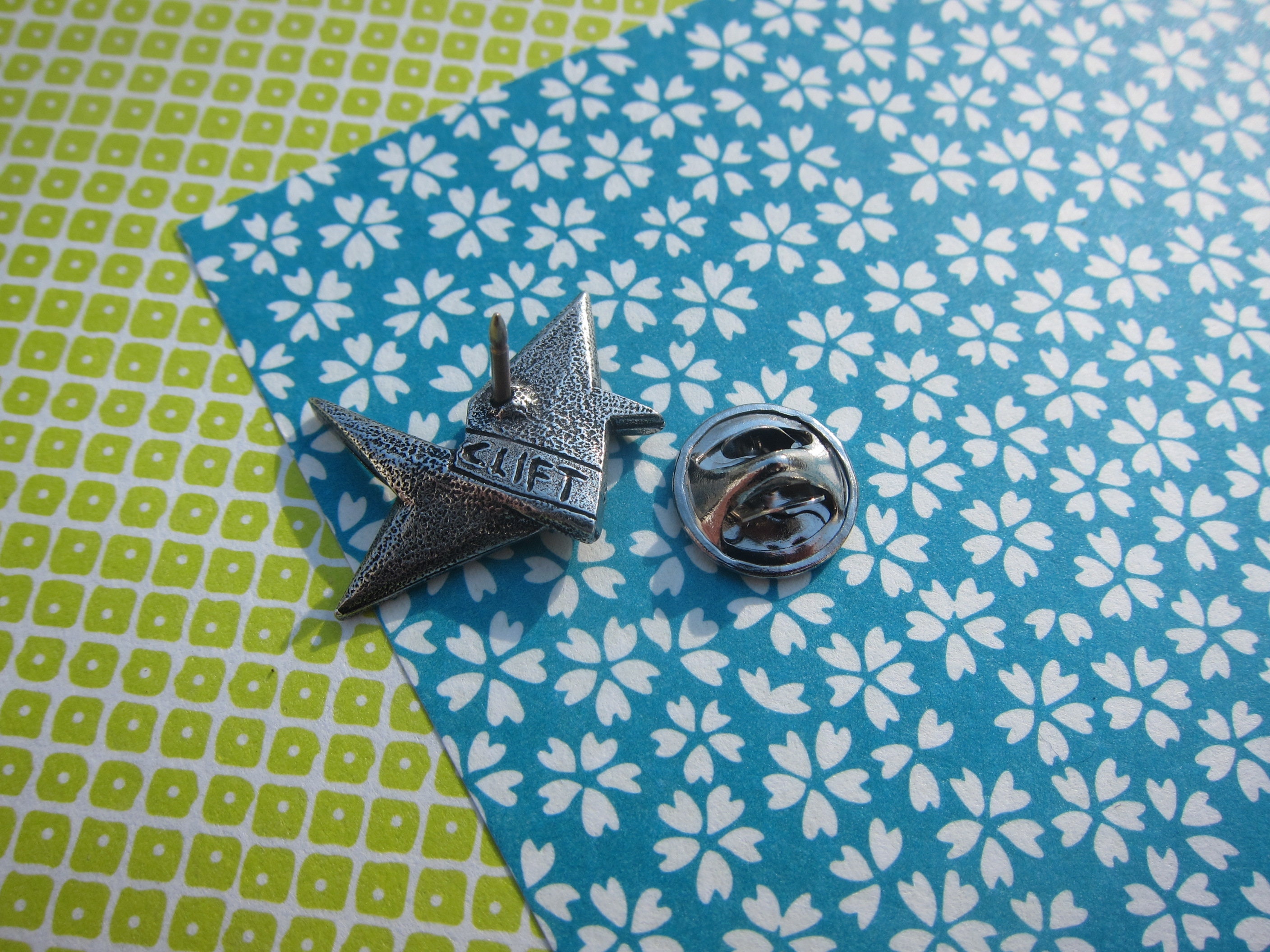 Origami Crane Lapel Pin- CC633- Origami, Japenese, Sebanzuru,and Paper ...