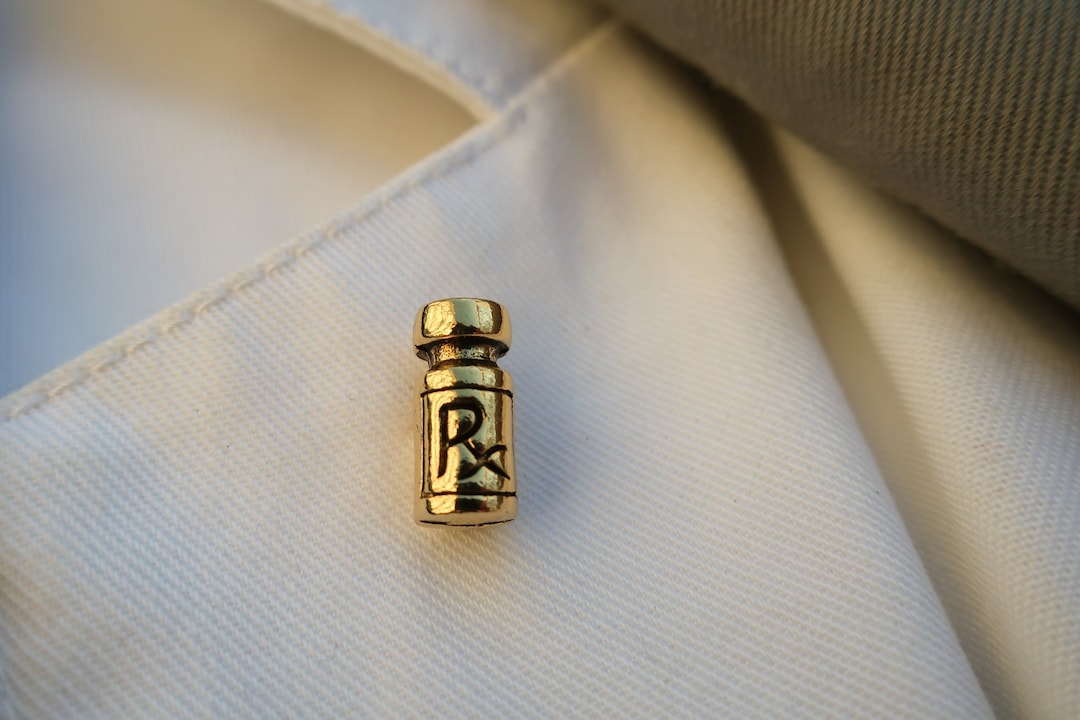 Gold Immunization Vial Lapel Pin- CC426G- Prescription, Pharmacist, and ...