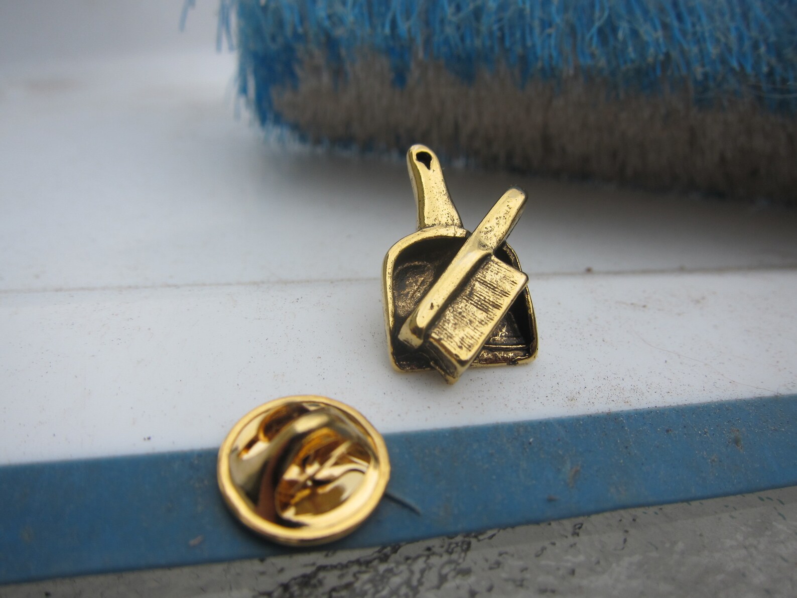 Gold Dust Pan and Brush Lapel Pin- CC331G- Cleaning Services, Maid ...