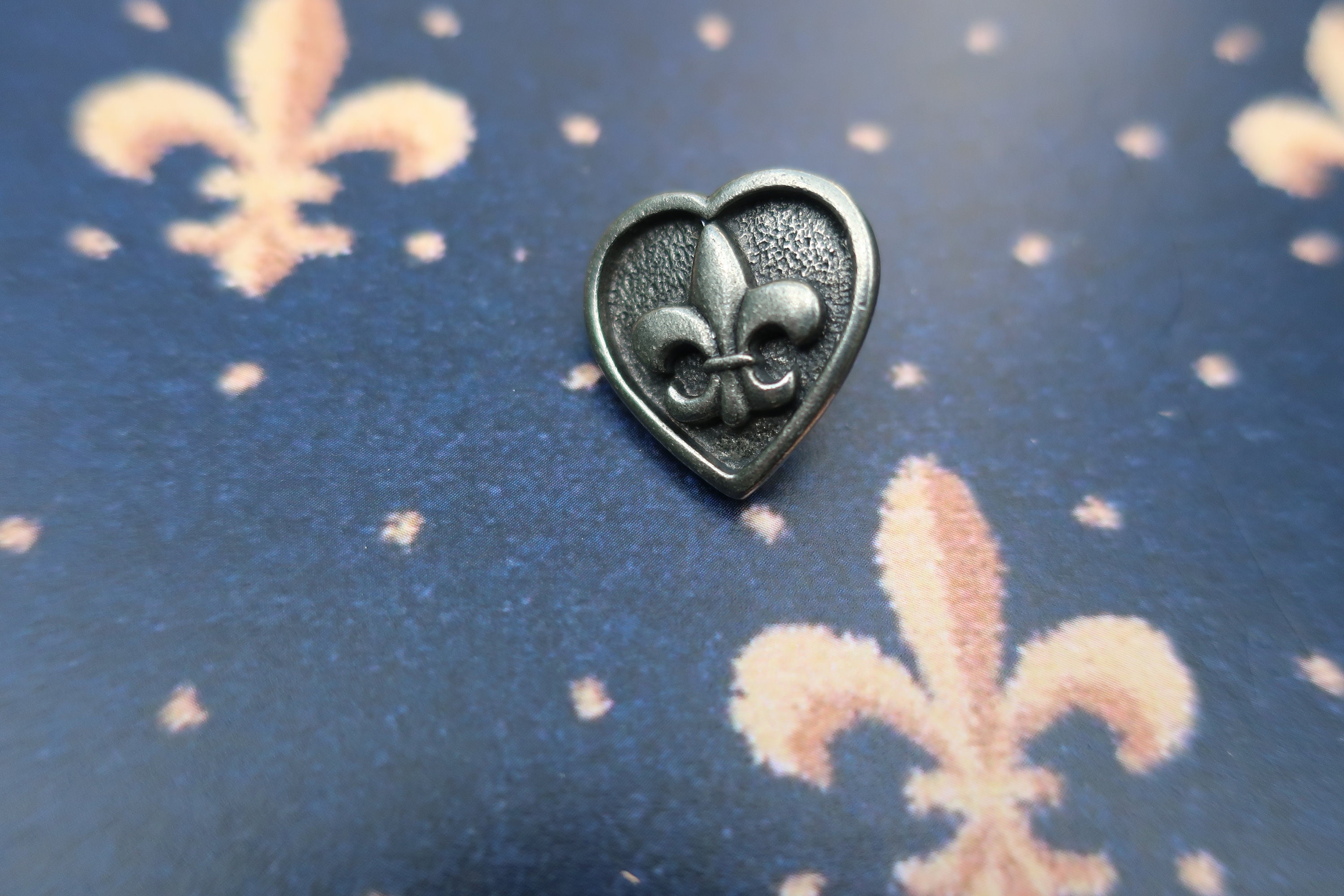 Fleur De Lis Heart Lapel Pins - CC432- Fleur De Lis and New Orleans ...