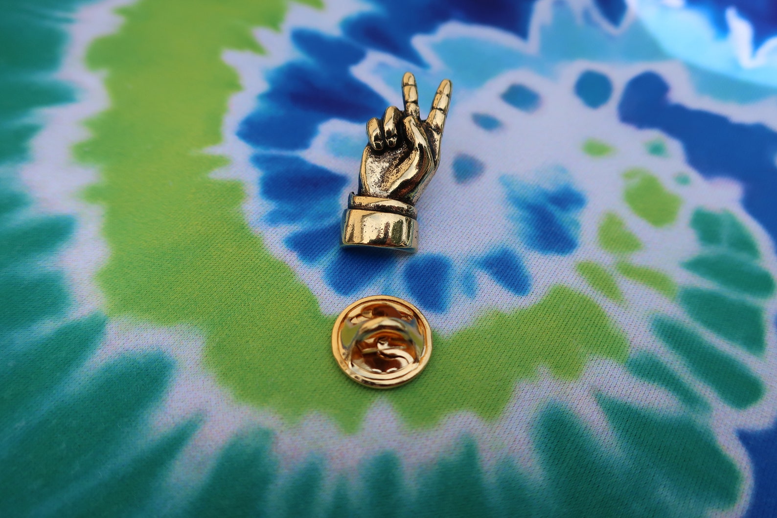 Gold Peace Hand Sign Lapel Pin CC187G Peace Hippie and | Etsy