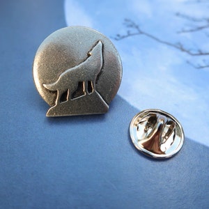 Howling Wolf Pewter Lapel Pin- CC657- Wolf, Wolves, Coyotes, Full Moon ...