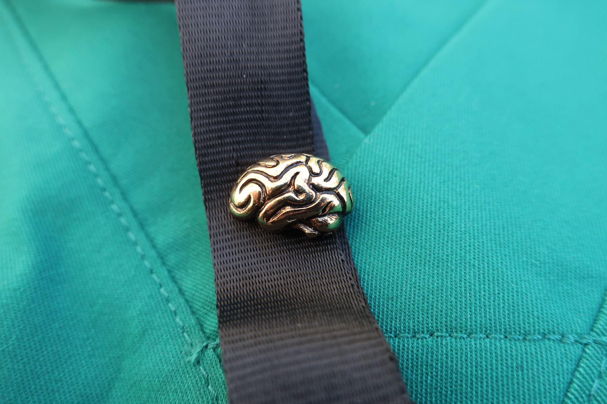 Gold Brain Lapel Pin - CC157G- Medical and Anatomy White Coat Pins for ...