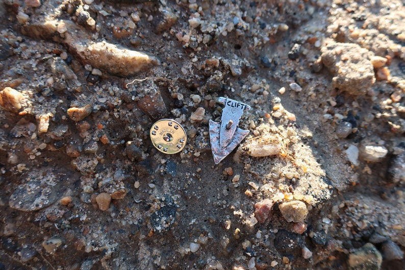 Arrowhead Lapel Pin CC410 Arrows Artifacts Archery Stone | Etsy