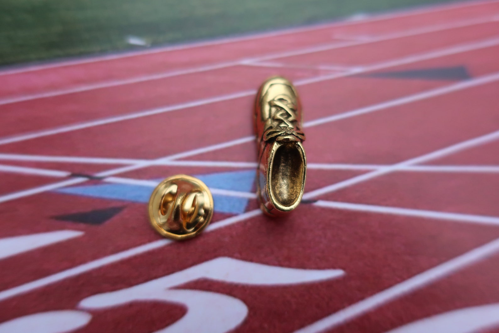 Sneaker Gold Dipped Pewter Lapel Pin - CC224G- Running and Marathon ...