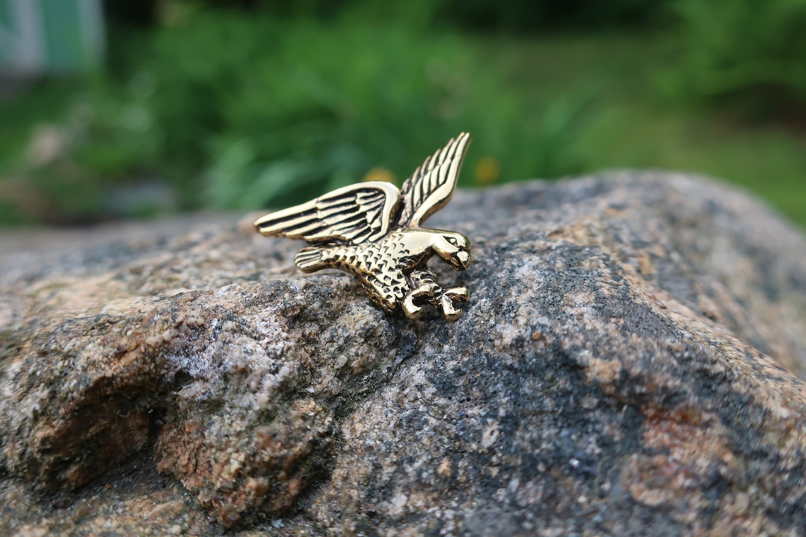 Gold Falcon Lapel Pin- CC168G- Falcon, Birds, and Wildlife Pins - Etsy