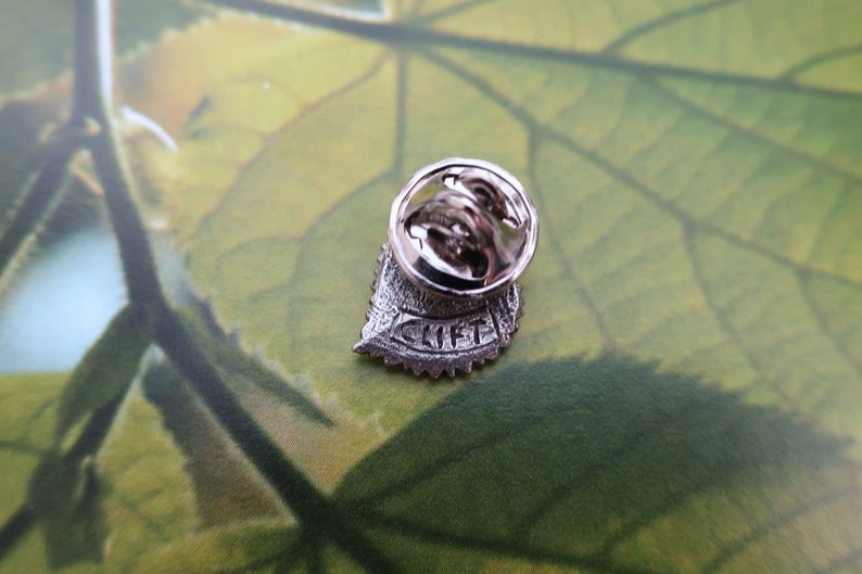 Linden Leaf Lapel Pin - CC516- Linden Leaf, Trees, Plants, Garden, and ...