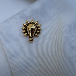 Gold Lightbulb Lapel Pin- CC164G- Light Bulb, Electric, Electricity ...
