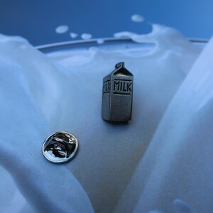 1/2 Gallon of Milk Lapel Pin - CC348- Milk, Dairy, Dairy Farmers, and ...