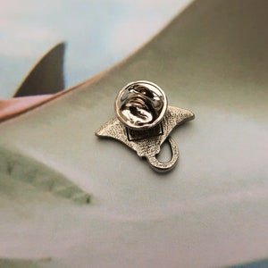 Stingray Lapel Pin - CC573 - Aquarium, Marine, Ocean, and Sea Animal ...