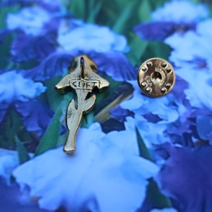 Gold Iris Lapel Pin- CC621- Iris, Flowers, Perennials, Gardens, Florist ...
