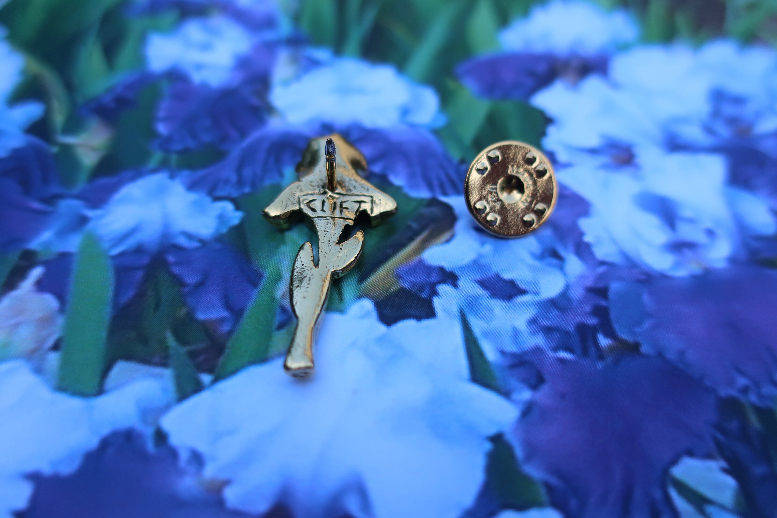 Gold Iris Lapel Pin CC621 Iris Flowers Perennials | Etsy