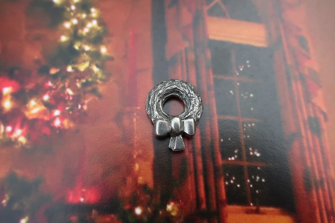 Wreath Lapel Pin- CC311- Wreath, Winter, Holiday, and Christmas Pins - Etsy
