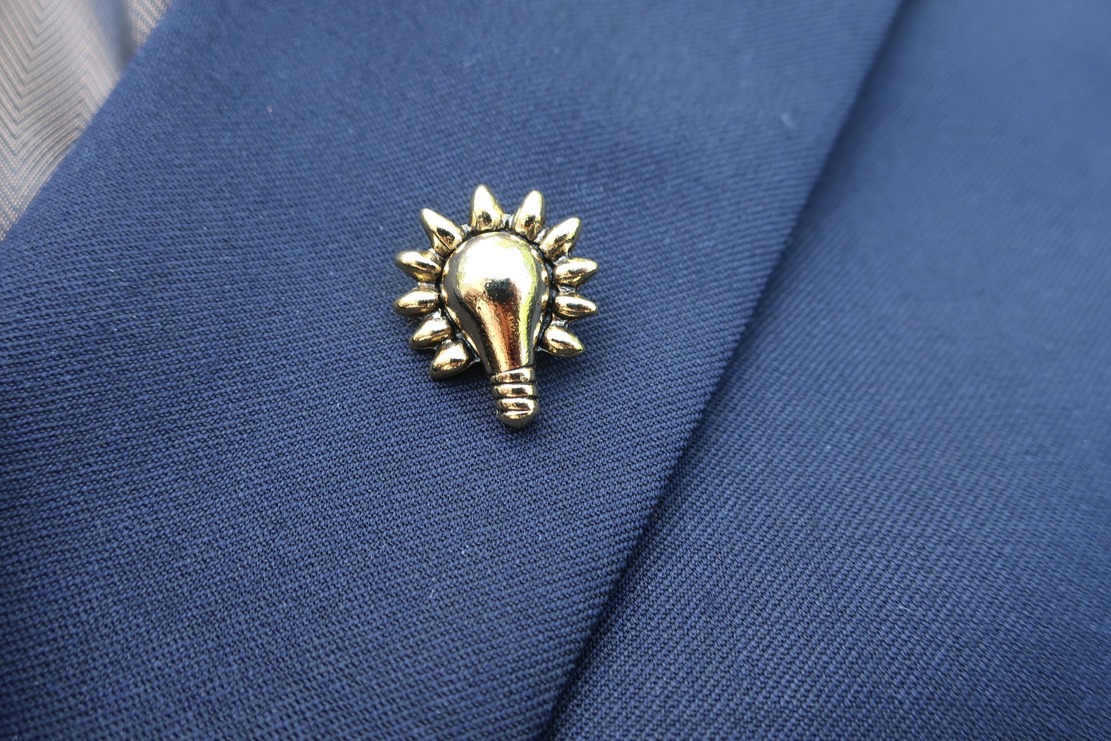 Gold Lightbulb Lapel Pin- CC164G- Light Bulb, Electric, Electricity ...