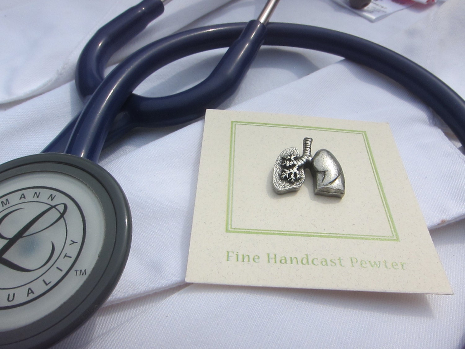 Lung Lapel Pin - CC390- Medical Anatomy and Respiratory White Coat Pins ...